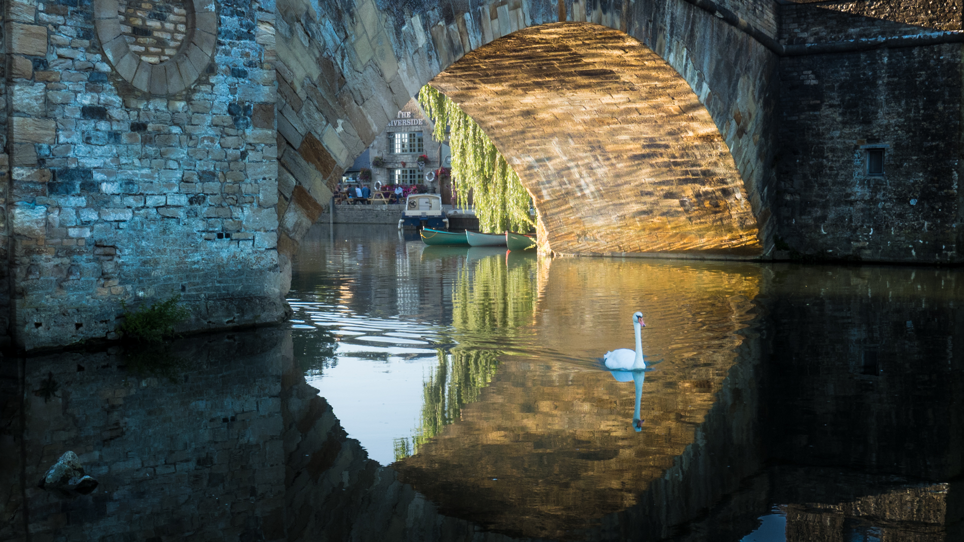 Circle of Light by Malcolm Cole – Swindon Photographic Society